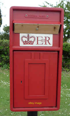 Photo 6x4 Close up, new postbox near Copley Hill Farm Babraham c2016 ...