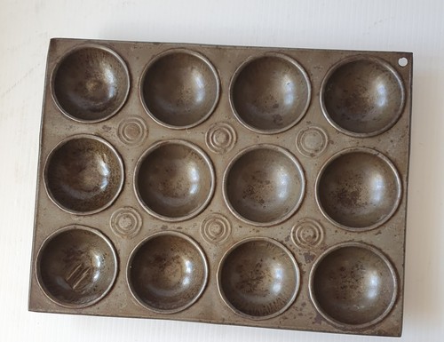 VINTAGE 12 HOLE SCONES BAKING TIN TRAY GREAT DECOR IN YOUR COLLECTION ...