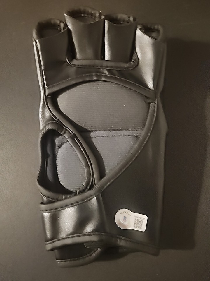 DEMETRIOUS JOHNSON SIGNED AUTOGRAPHED UFC GLOVE COA BAS BECKETT WITNESS ...