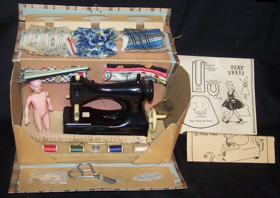 Jr. Miss Sewing Kit with Sewing Machine by Hasbro (Hassenfeld Brothers ...