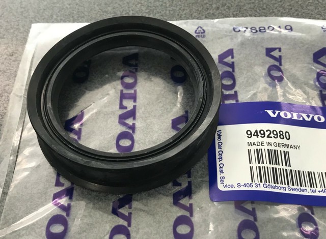 Volvo OEM 01-03 V70 Brake-front-hub Assembly Seal 9492980 for sale ...