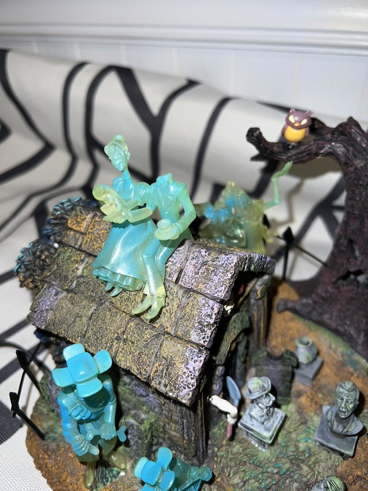 DISNEY STORE HAUNTED MANSION HOUSE & GRAVEYARD FIGURINE STATUES ...