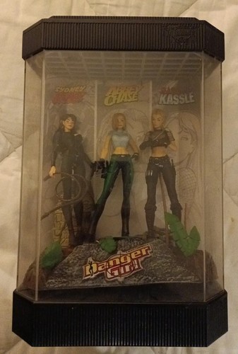 Danger Girl Fish Tank Action Figure Set 2000 McFarlane Abby Chase ...