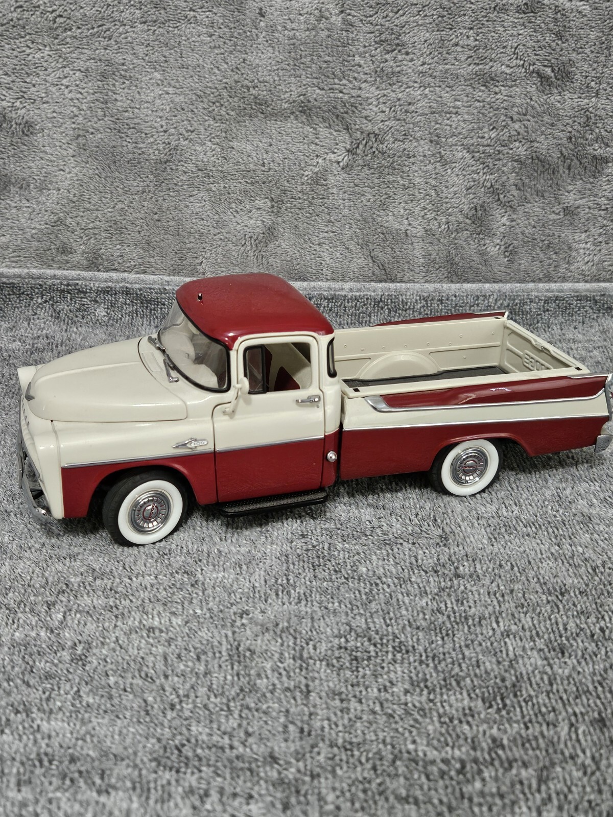 1957 Dodge Sweptside D100 Pickup Truck Danbury Mint Red Ivory 1:24 | eBay
