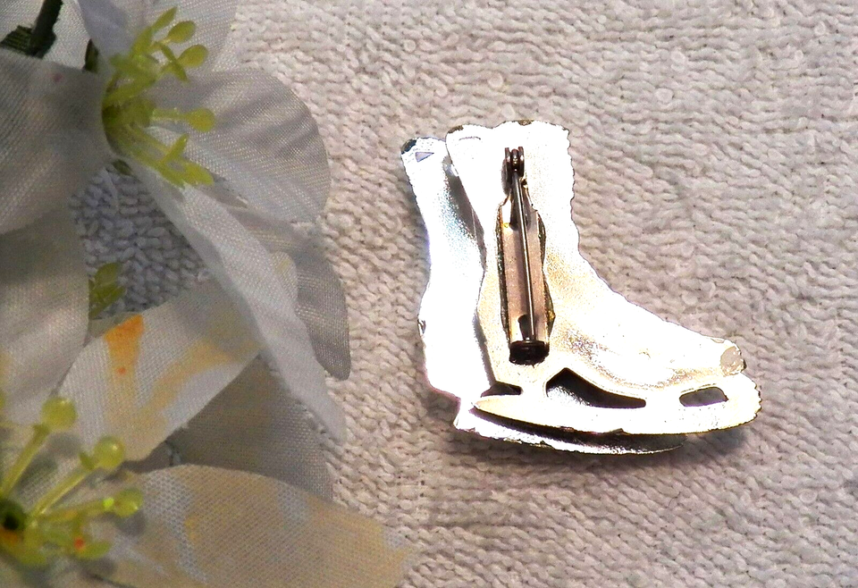 CLASSIC PIN BROOCH WHITE ICE SKATES FOLLIES WINTER WONDERLAND PLASTIC ...