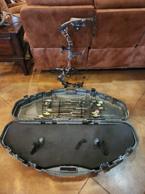 Mathews Switchback XT RH Bow with 70 lb draw weight, bow stand and a ...