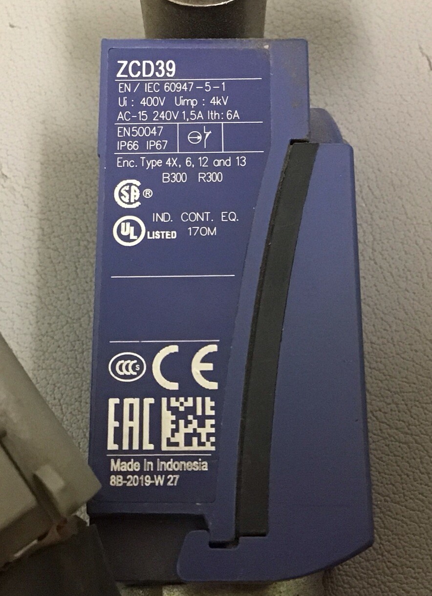 Telemecanique ZCD39 Osiswitch Limit Switch W/ ZCY500 Operating Lever ...