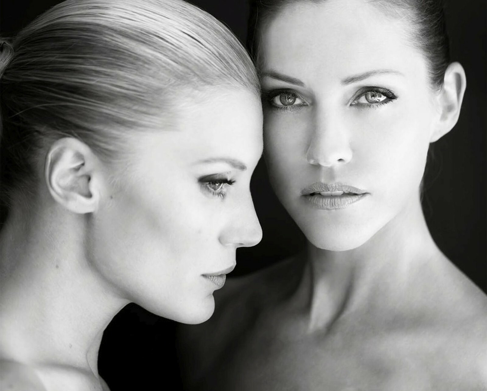 Katee Sackhoff sexy 8"x10" Hand-Signed Autographed Photo Beckett ...