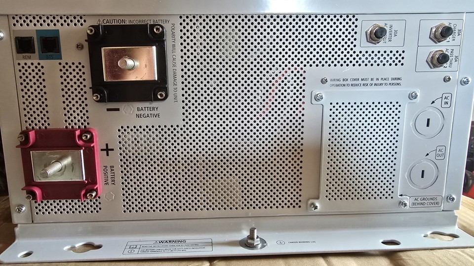 Xantrex Freedom SW 3012 AC/DC Pure Sinewave Inverter/Charger 12V 3000W ...