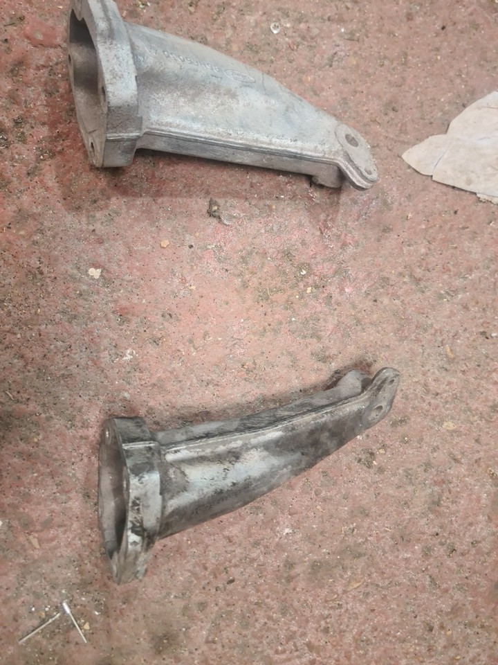 ford sierra, Scorpio pinto pair of engine mount brackets from 2.0l Efi ...