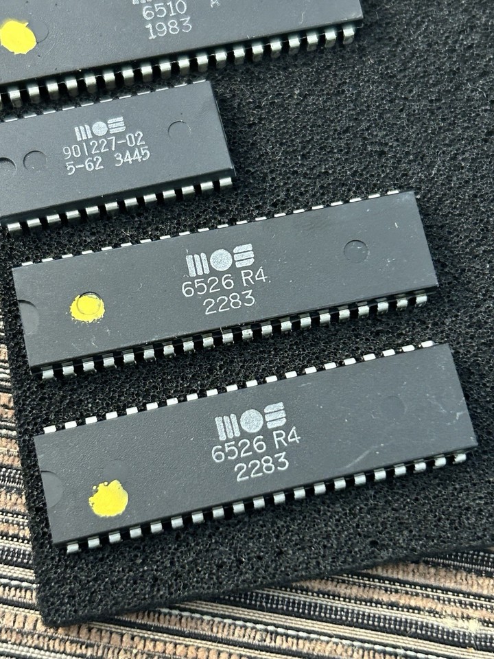 Commodore 64 MOS 6581 SID 6510 6526 906114 CPU CIA IC Chips Lot ...