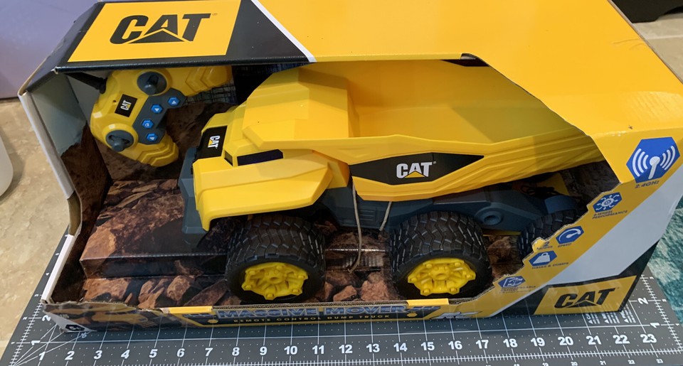 CAT Massive Mover Remote Control Dump Truck New In Box 6 Wheels 2.4GHz ...