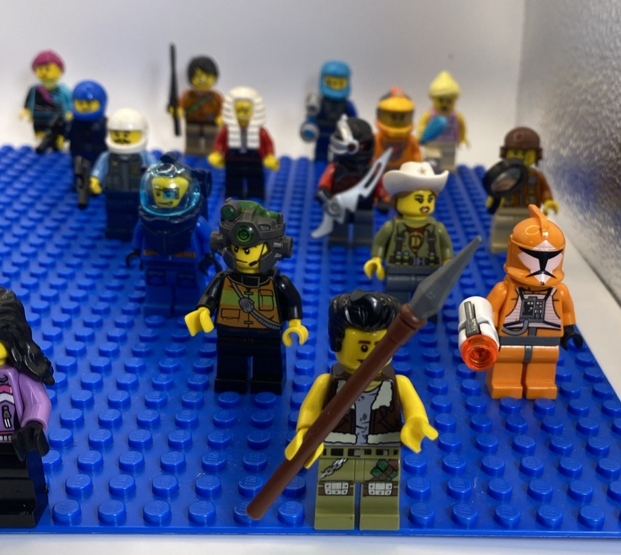 LEGO Lot Of 24 Mixed Minifigures From Star Wars, Ninjago, Next, City ...