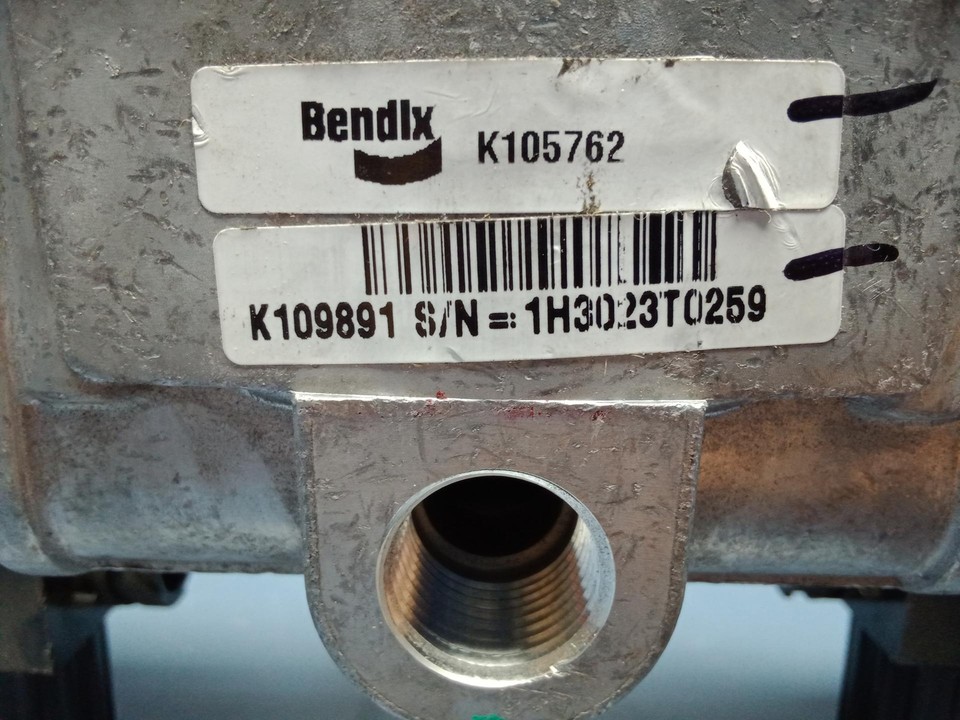 Bendix K109891/K105762 ATR-6 Brake Traction Relay Valve w/2 Bendix ...