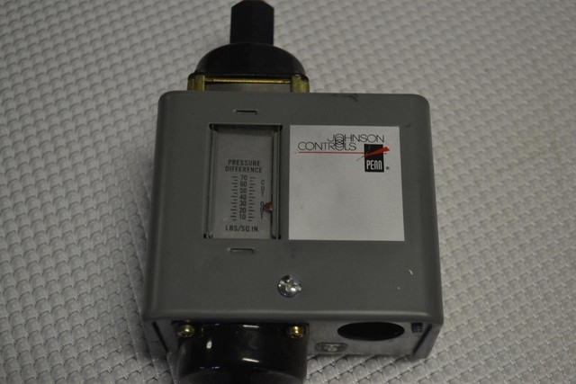 One Johnson Controls Pressure Switch P74ea-3 / Sullair 042888 for sale ...