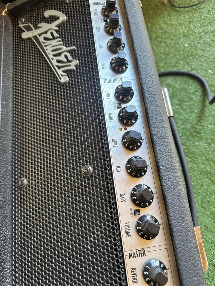 Fender Roc Pro 1000 2-Channel 100-Watt Hybrid Guitar Amp Head 1996 ...
