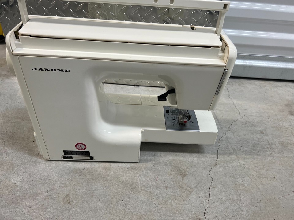 Janome Schoolmate S-3015 Sewing Machine comes with Cover & power supply ...