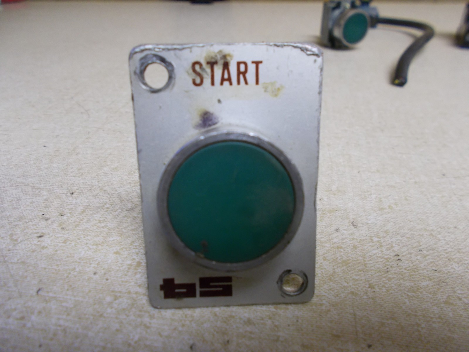 BS Green Start Button Switch w/ Telemacanique B2-BR101 and Bezel | eBay