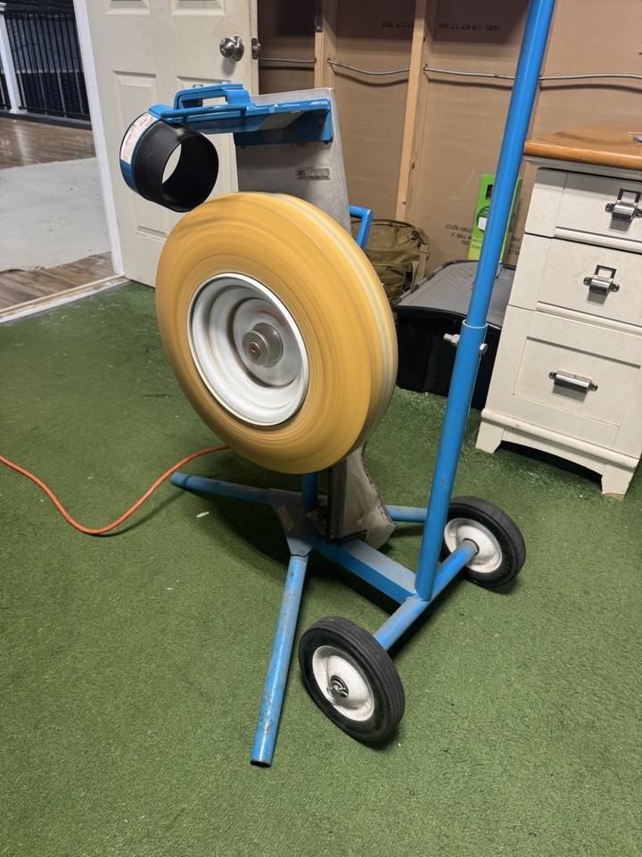 Jr. Jugs Softball Pitching Machine Mint Condition up to 60 MPH with ...