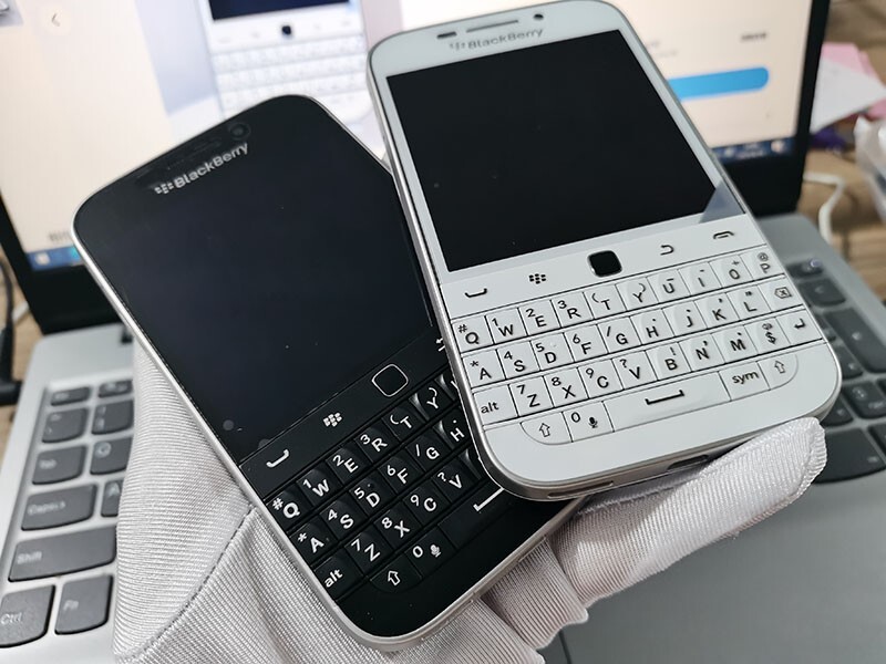 Verizon BLACKBERRY CLASSIC Q20 (UNLOCKED) WHITE/ BLACK 16GB 8MP GOOD ...