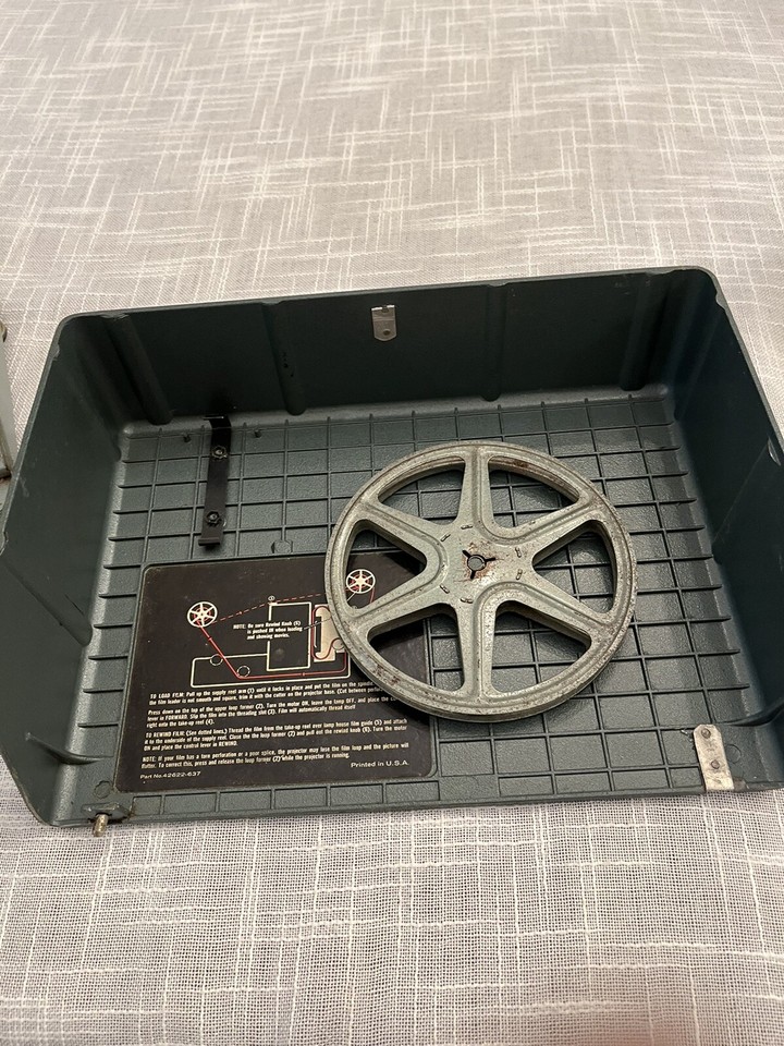 Vintage Argus Showmaster S-500 8mm portable movie projector with ...