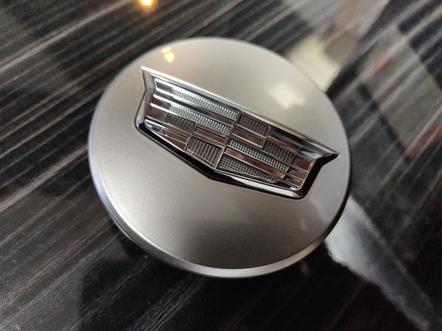 2015 - 2018 Cadillac Escalade Painted Silver OEM Center Cap 23432319 ...
