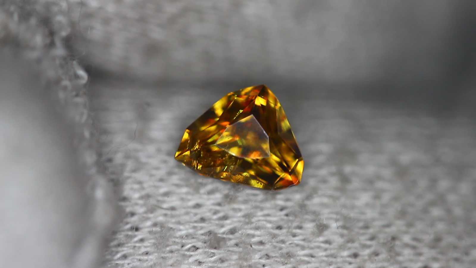 0.85 ct Rarest Color Change Natural Sphene/Titanite Cut Gemstone @pak ...