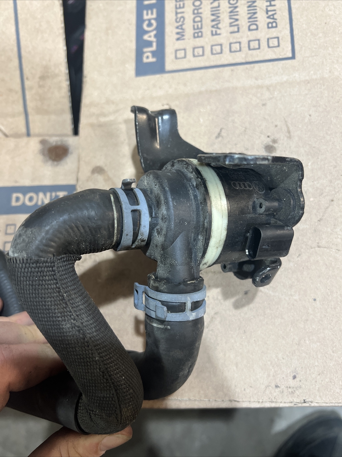 AUDI VW ENGINE COOLANT AUXILIARY WATER PUMP W/ BRACKET OEM 06H 121 079 ...