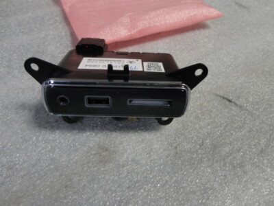 MEDIA CENTER HUB MOPAR 68141322AA 68289895AA Aux USB | eBay