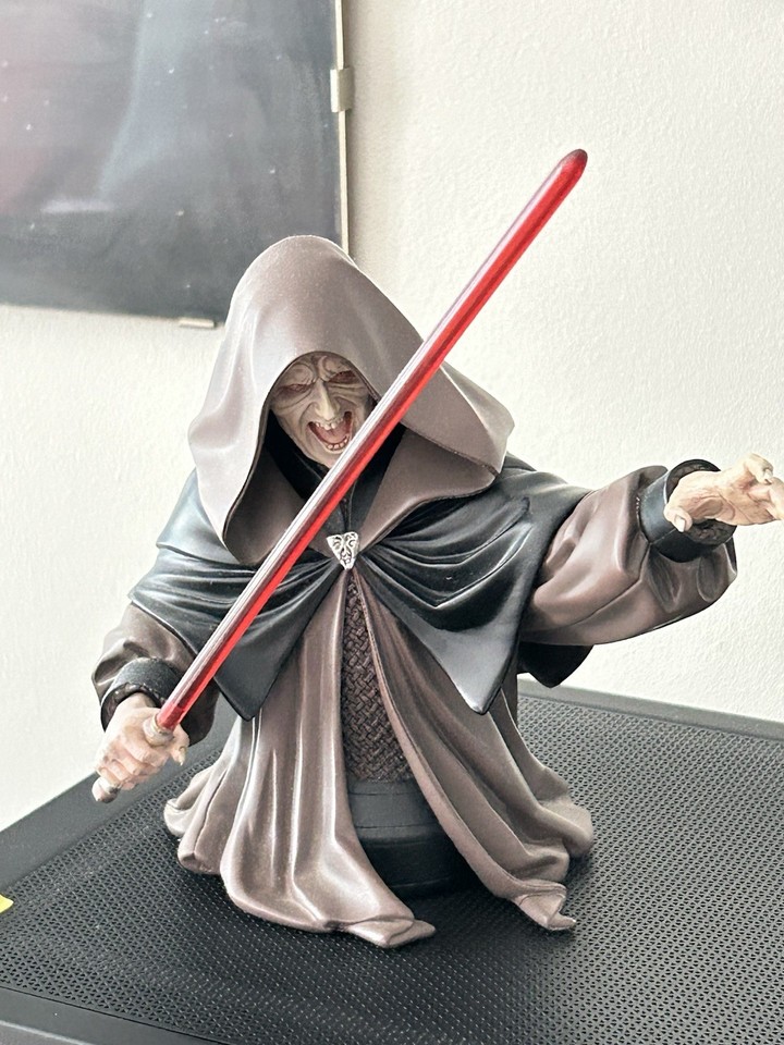 Star Wars Darth Sidious / Emperor Palpatine Gentle Giant Limited ...