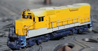 Hallmark Models EMD GP15-1 conversion to Chessie System GP15T HO SCALE ...