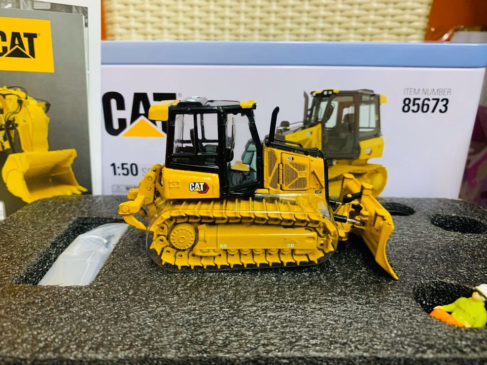Caterpillar Cat D3 Dozer 1:50 Scale Metal Model Diecast Masters DM85673 ...
