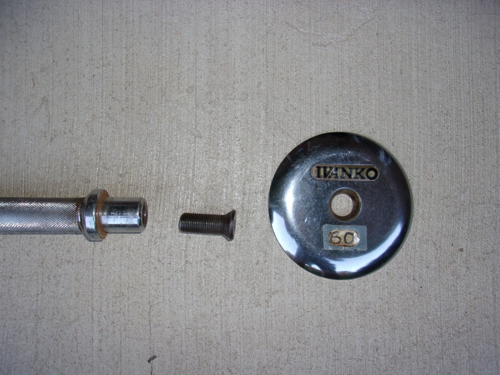 Ivanco Dumbbell End Caps Plates 1.5 lbs and handle - Two plated - One ...