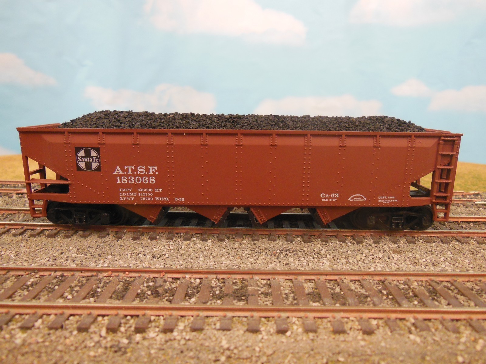 HO SCALE ATHEARN SANTA FE #183068 QUAD HOPPER RTR | eBay