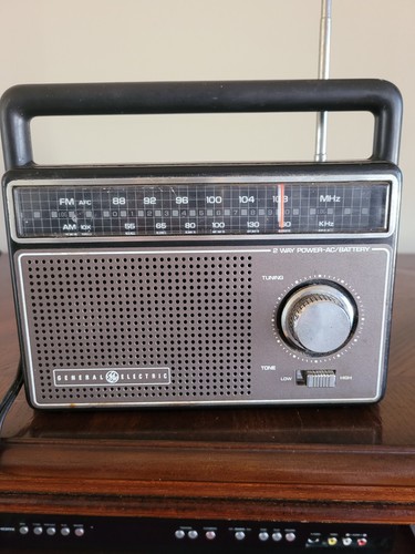 General Electric AM FM Portable Radio Model 7-2826A 1980's prop vintage ...