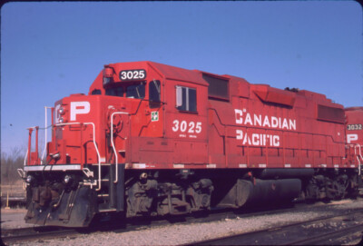 CANADIAN PACIFIC RAILROAD GP38-2 3025 ORIGINAL SLIDE | eBay