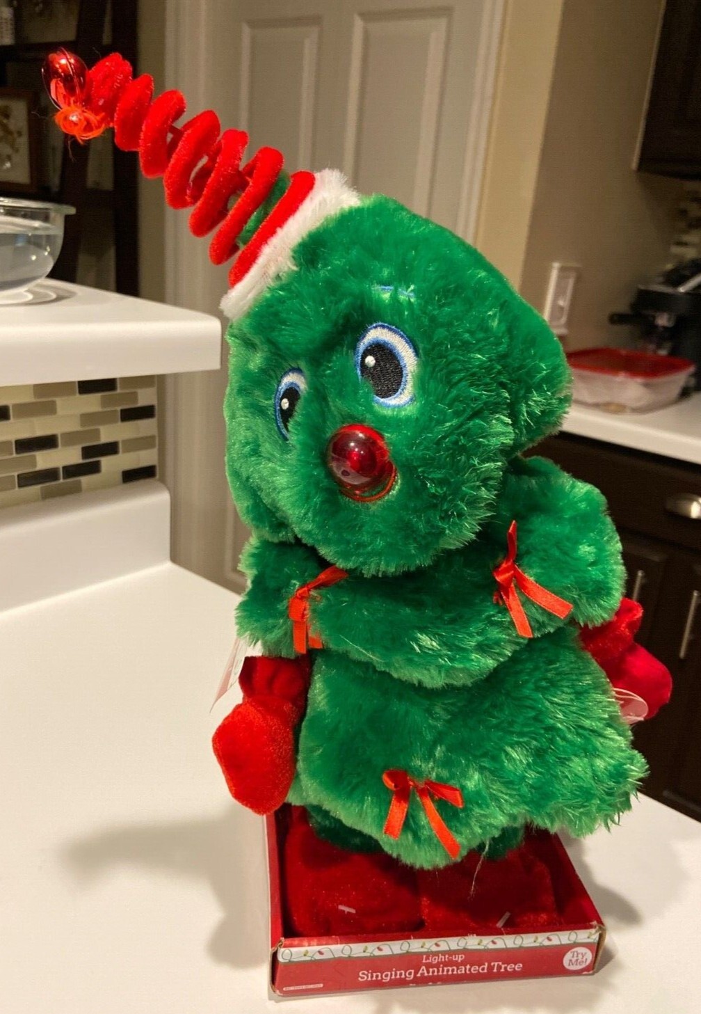 NIB LIGHT-UP SINGING ANIMATED CHRISTMAS TREE BY DANDEE | eBay