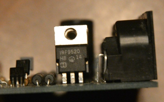 International Rectifier IRF9520 P-channel Power MOSFET 6 Amp 100 Volt ...