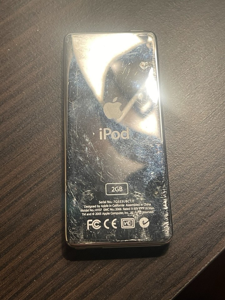 Apple iPod Nano A1137 1st Gen Wireless 2GB LCD Screen 2.0 USB MP3 Media ...