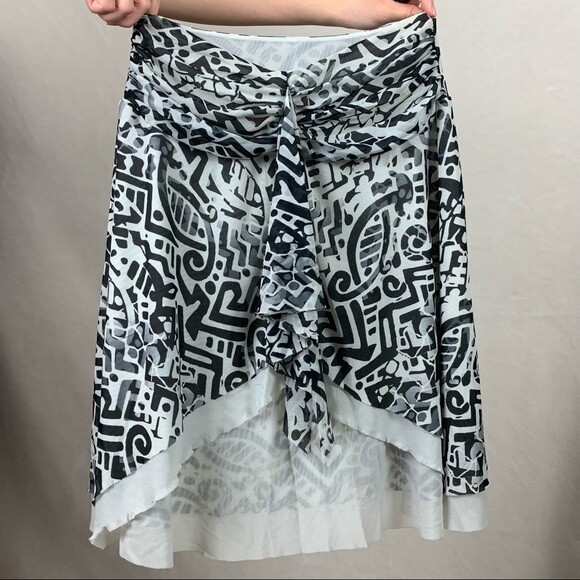 y2k small black and white abstract print ruffled mesh… - Gem