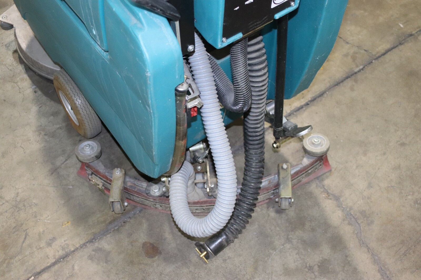 Tennant 5300 FLOOR SCRUBBER | eBay