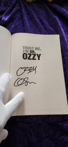 Ozzy Osbourne BOOK HAND SIGNED PAGE AUTOGRAPHED " TRUST ME I'M DOCTOR ...