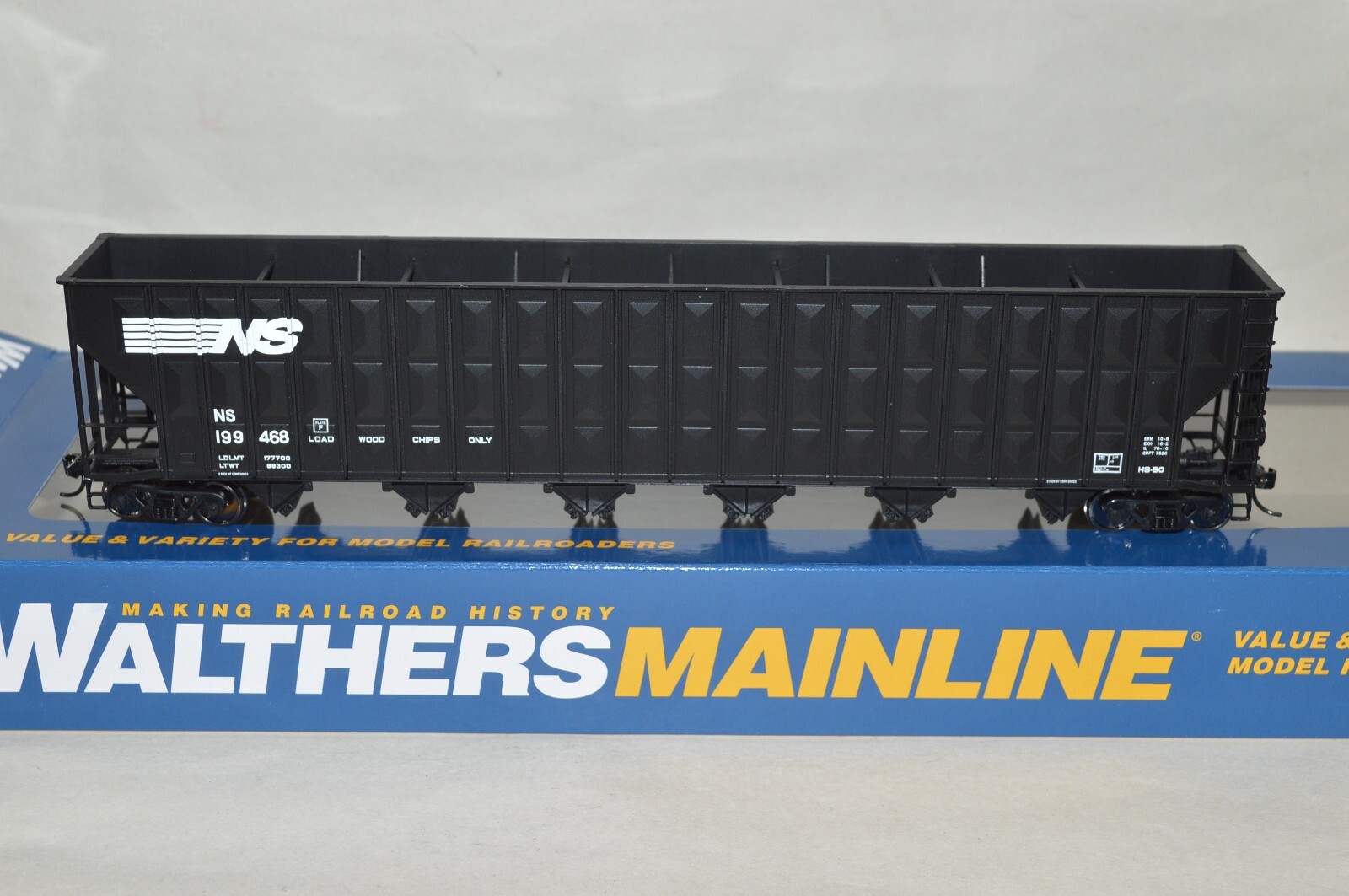 HO Walthers Greenville 7000 wood chip hopper car train Norfolk Southern ...