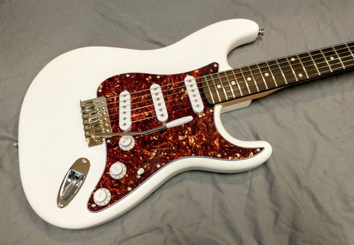 Fender STRATOCASTER Modified & Upgraded ARCTIC WHITE Squier Strat ST ...
