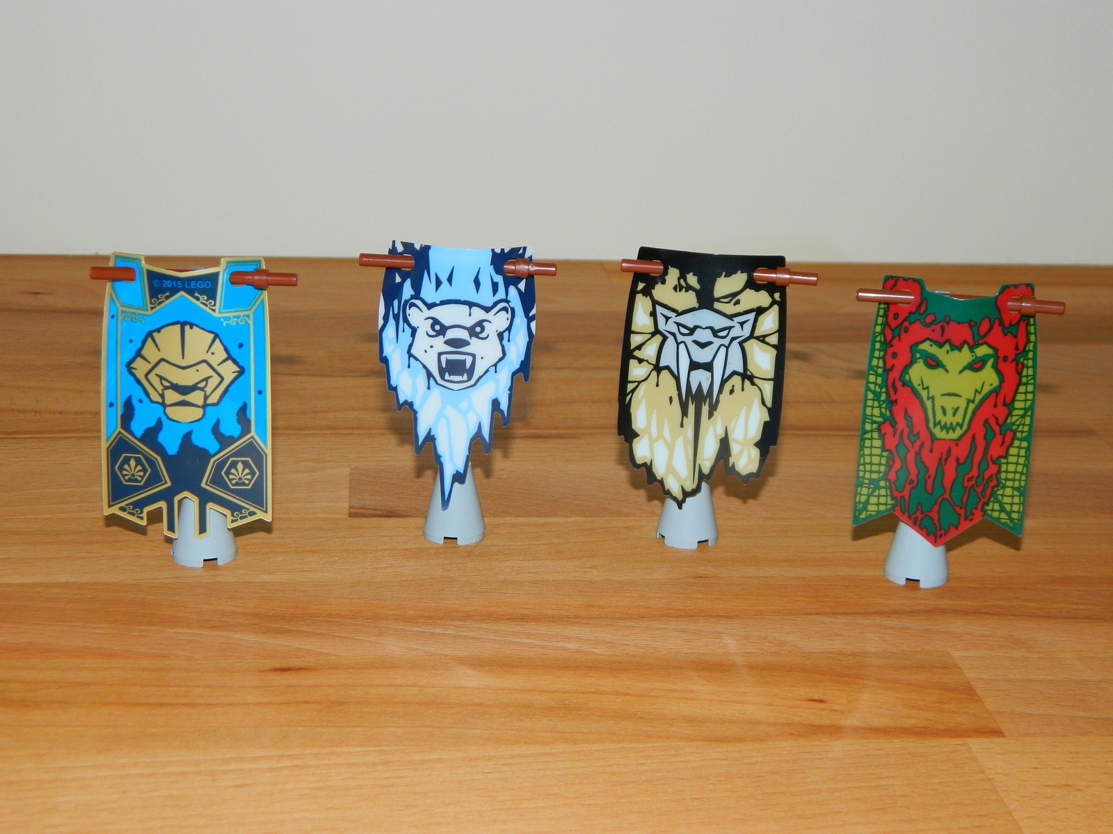 LEGO BANNERS flags x4 accessoriesfor minifigures castle knight chima 19 ...