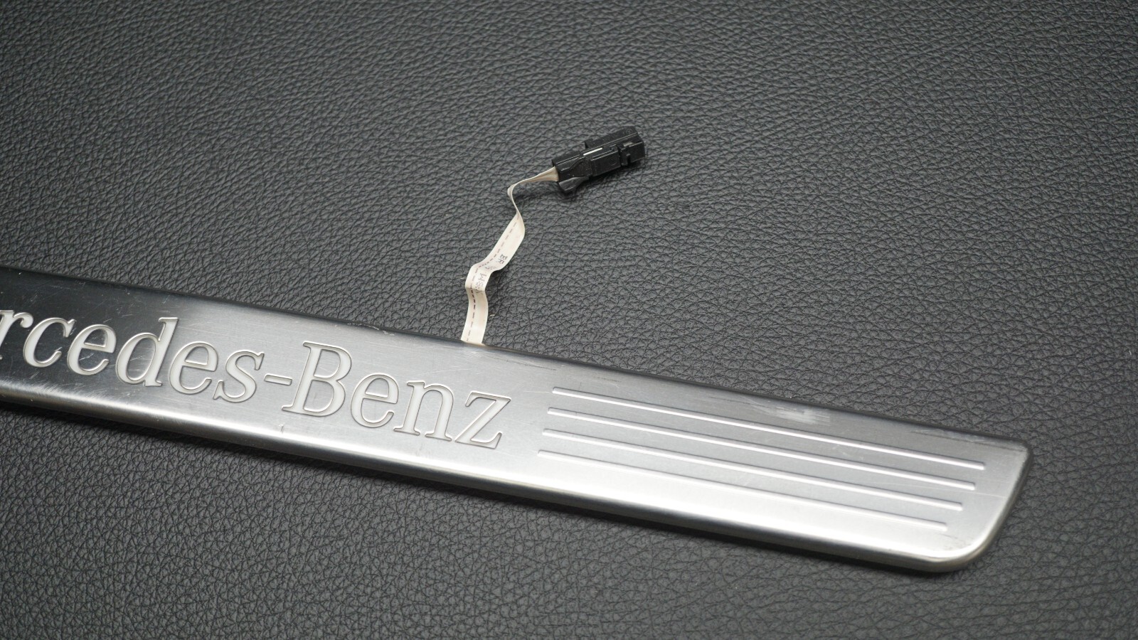 GENUINE MERCEDES BENZ GLE GLS W166 X166 FRONT LEFT DOOR SILL TRIM ...