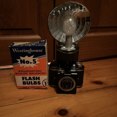 VINTAGE 1950s BEACON II CAMERA w/ FLASH & BULB | eBay