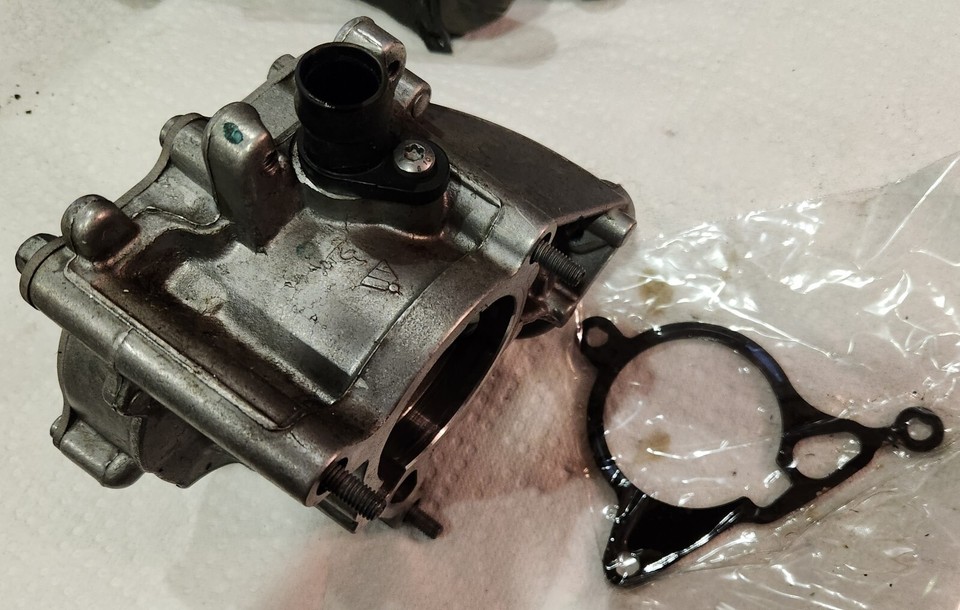 VW AUDI Genuine Vacuum Pump OEM used 06K145100J SHIPS FREE | eBay