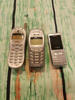 LOT OF 3 OLD VINTAGE USED CELL PHONES NOKIA, Motorola, Cingular ...