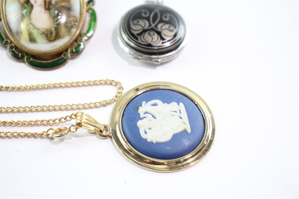Wedgwood Thomas Lee Mott Michaela Frey Signed Branded Jewellery x 6 | eBay